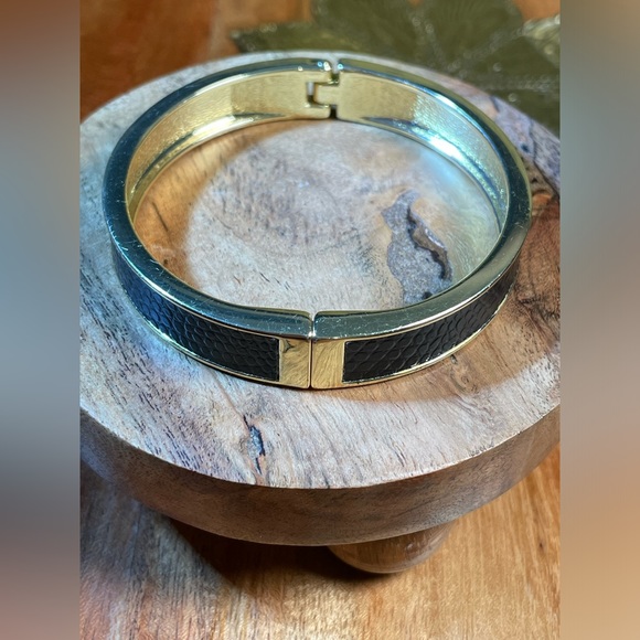 Jewelry | Vintage Gold Tone And Black Faux Leather Magnetic Hinge ...